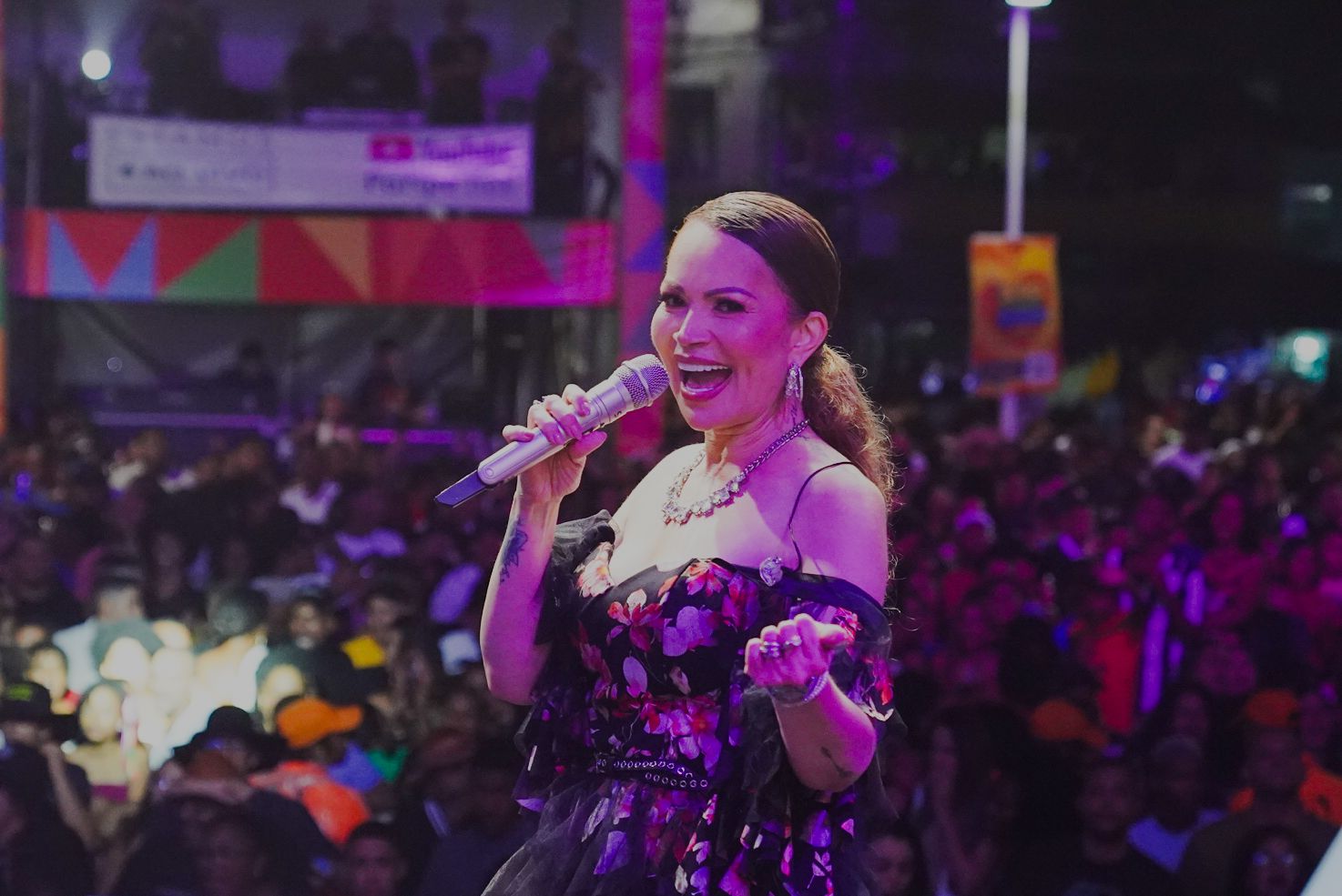 Solange Almeida arrasta multidão em Paripe e celebra São João na ...
